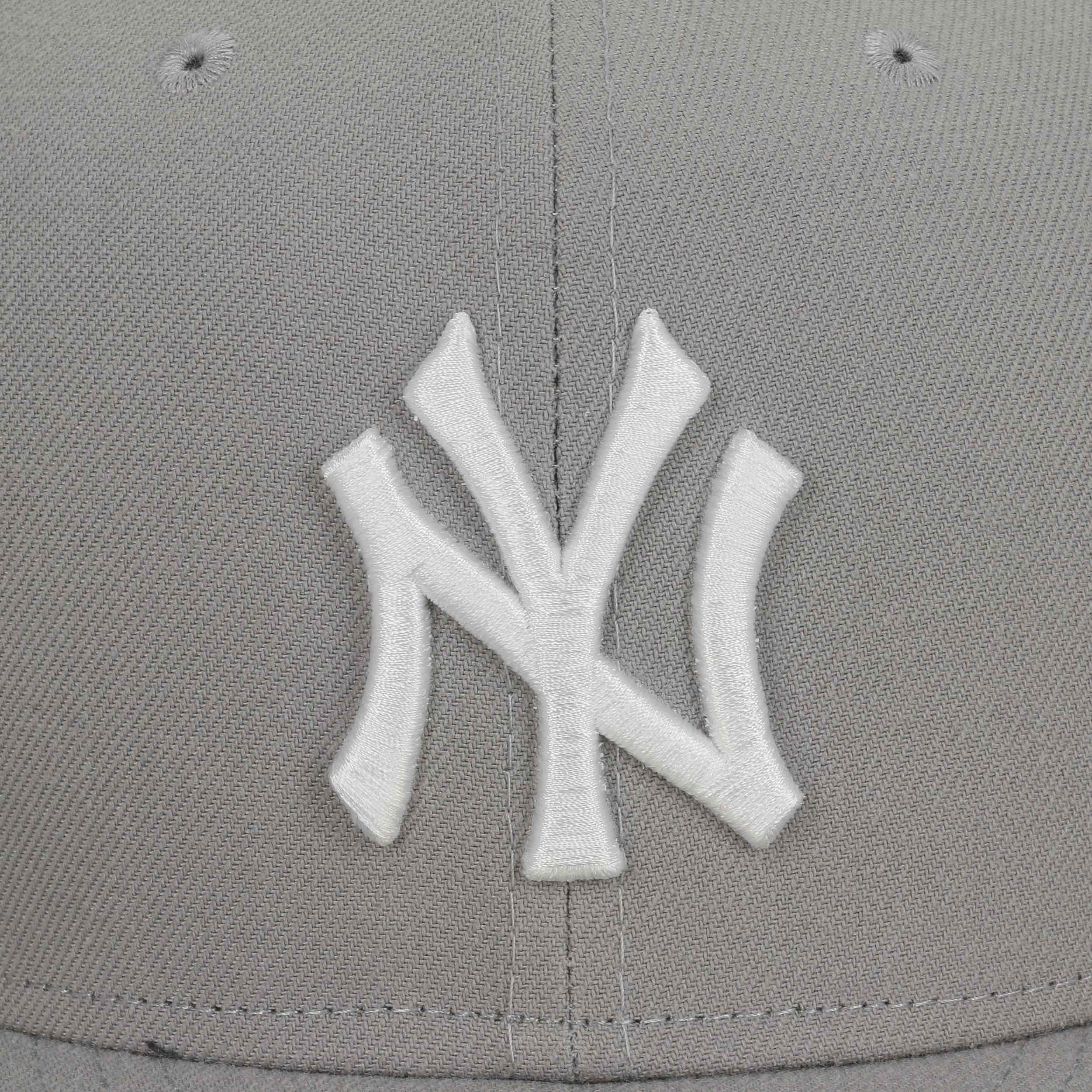 59Fifty MLB Basic NY Cap by New Era - £38.95
