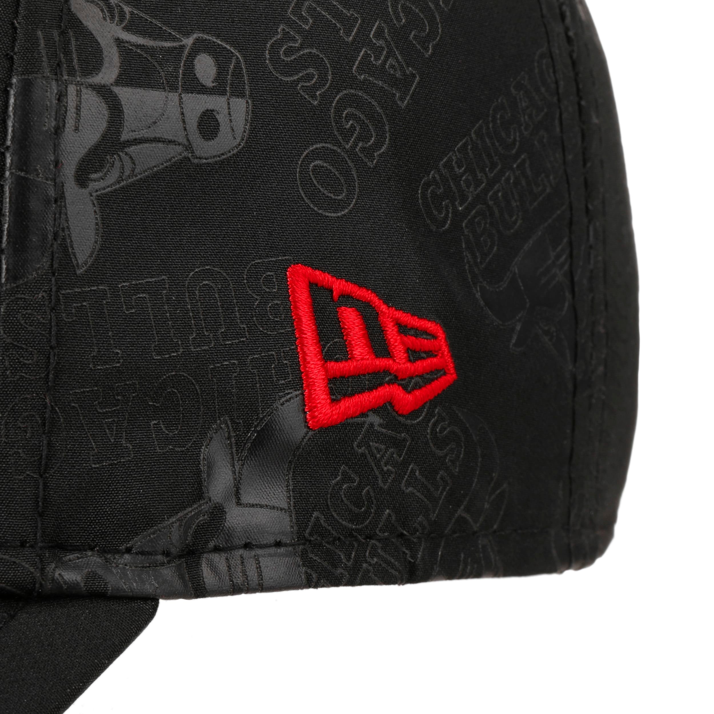 9Forty Half Monogram Bulls Cap by New Era - £31.95