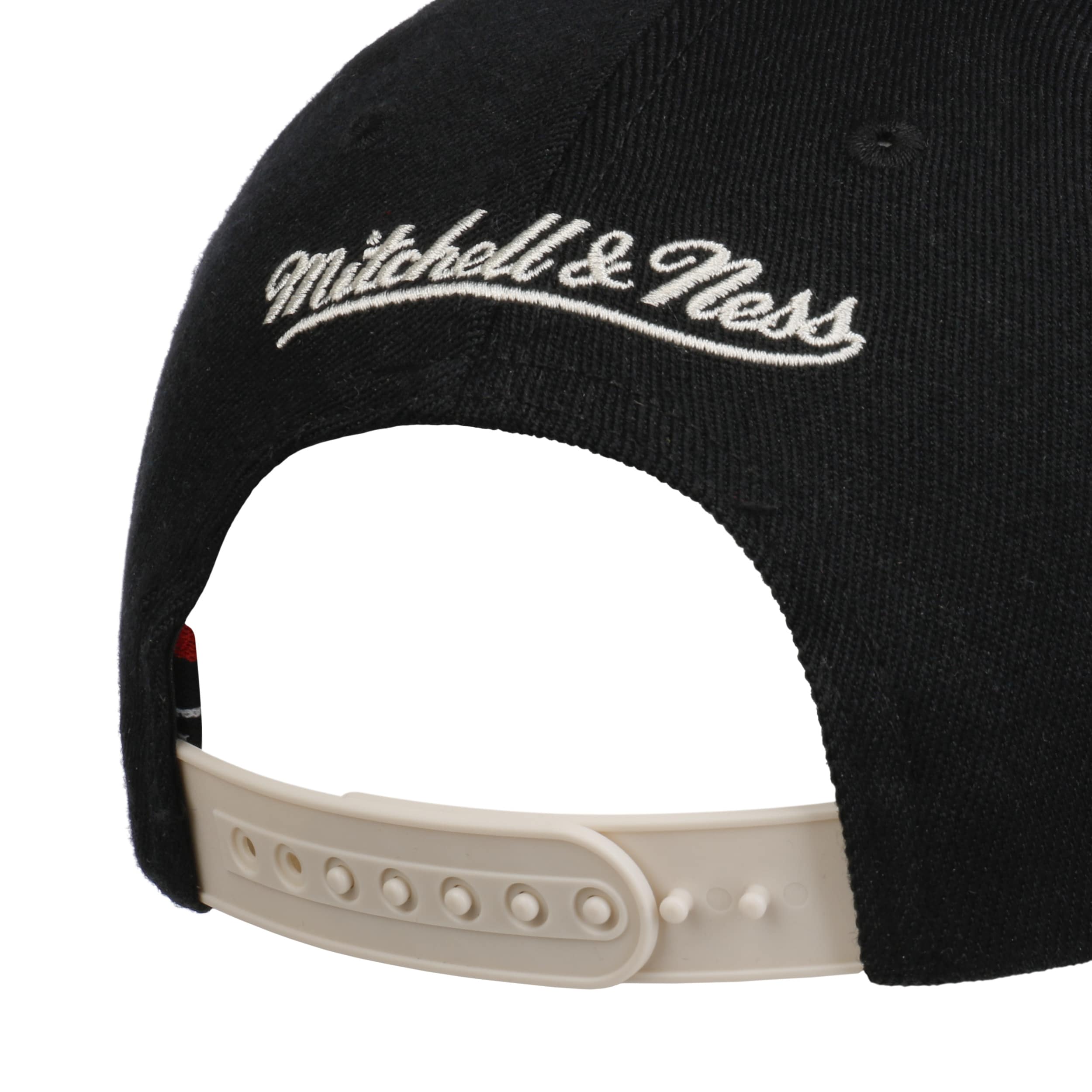 Branded Vntg Stretch Cap by Mitchell & Ness - £35.95
