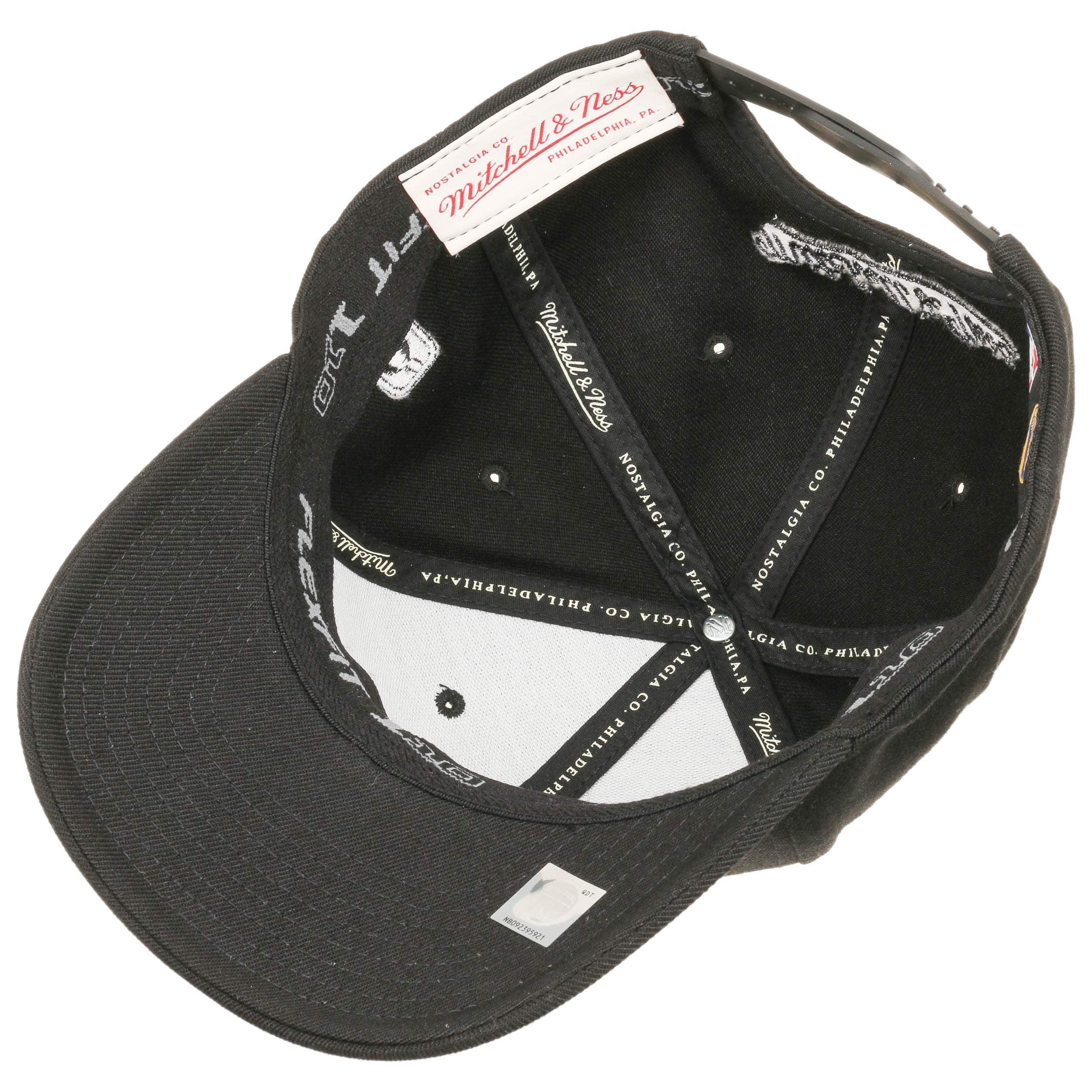 Flex Warriors Cap by Mitchell & Ness - £26.95
