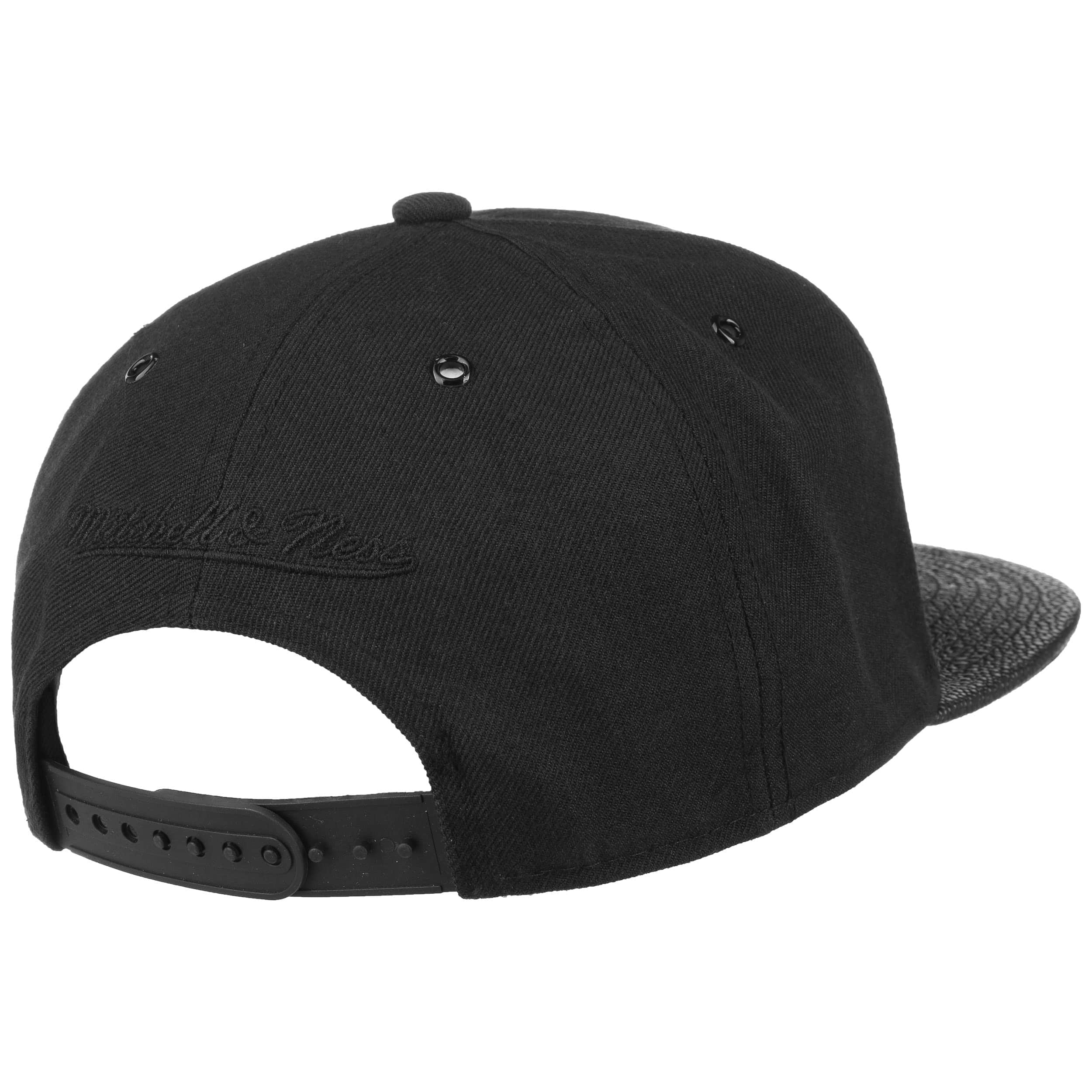 Ultimate Snapback Cap by Mitchell & Ness - £29.95